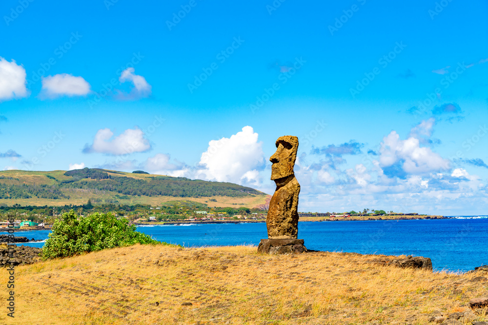 Hanga Kio e Ahu Akapu in Rapa Nui National Park on Easter Island, Chile ...