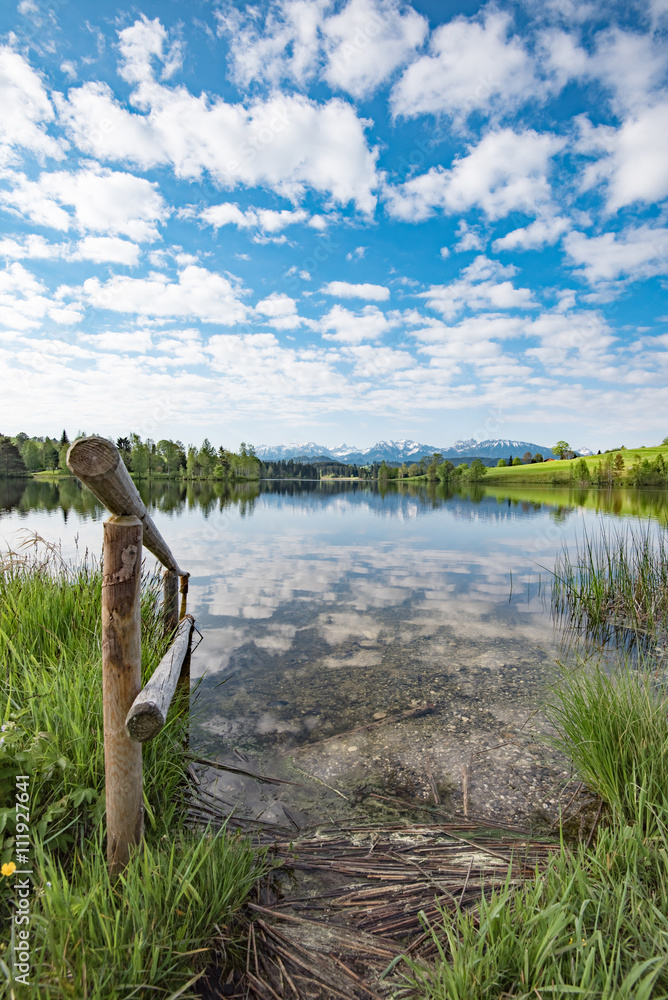 Idyllischer, kleiner See im Allgäu im Frühsommer Stock-Foto | Adobe Stock