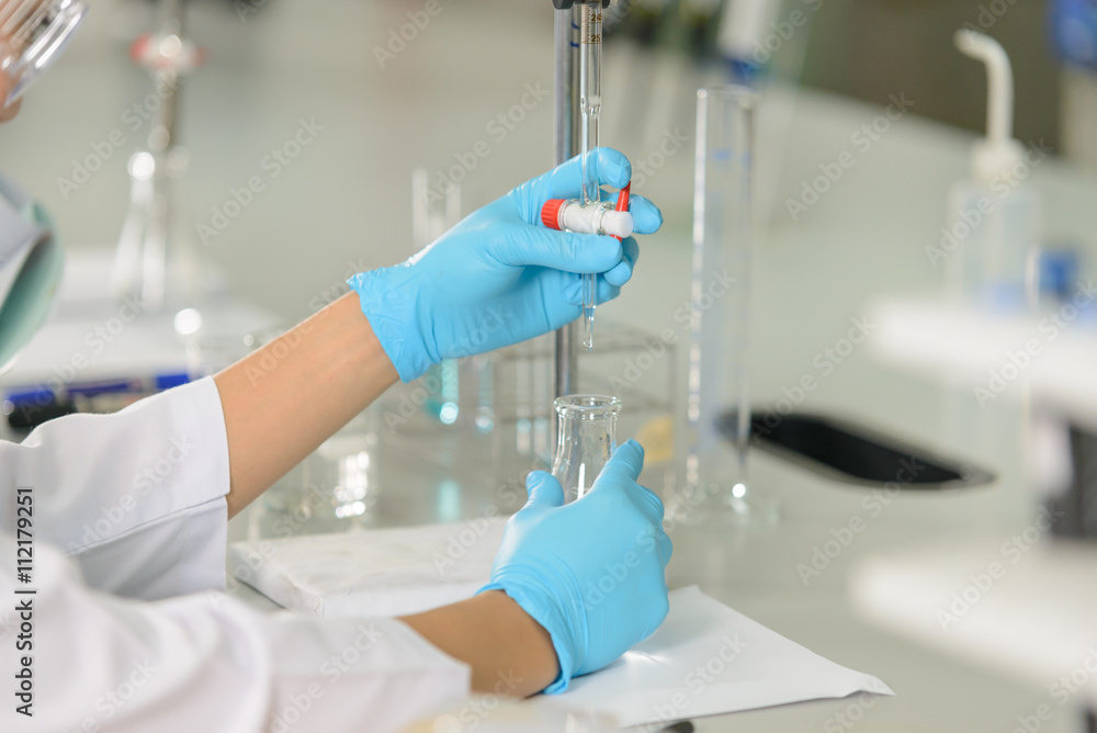 The woman who’s the scientist is demonstrate the titration tec Stock ...