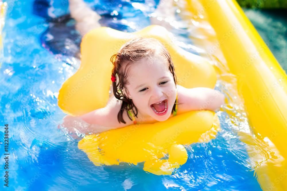 Little girl playing in inflatable garden swimming pool Stock Photo ...