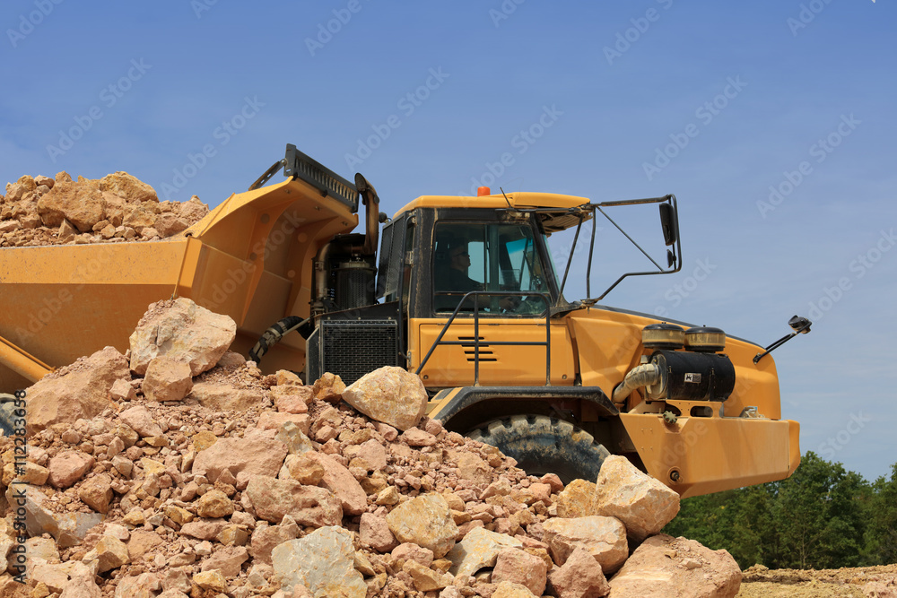 engin de chantier, dumper, bulldozer en action Stock Photo | Adobe Stock