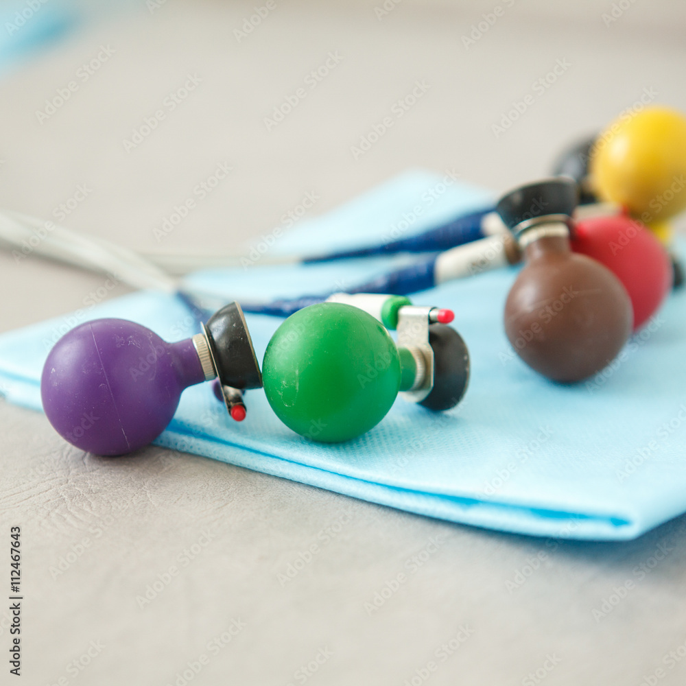 ECG sensors suction device on the table in the clinic. Stock-Foto ...
