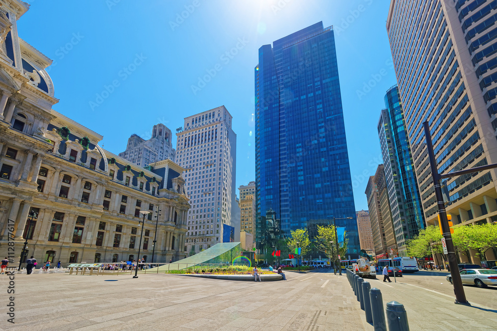 Foto de Penn Square with Philadelphia City Hall and skyline of ...