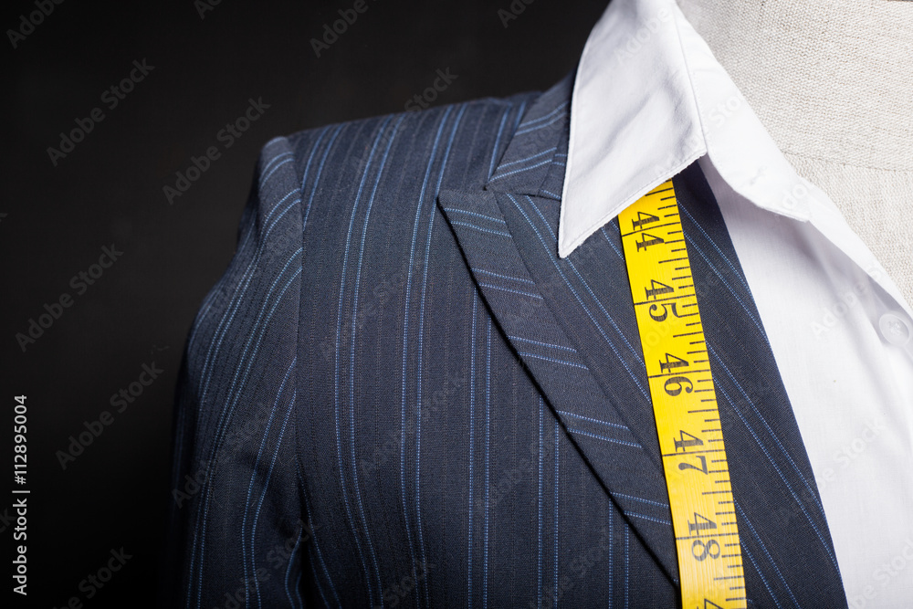 Tailors manikin with measurement tape foto de Stock | Adobe Stock