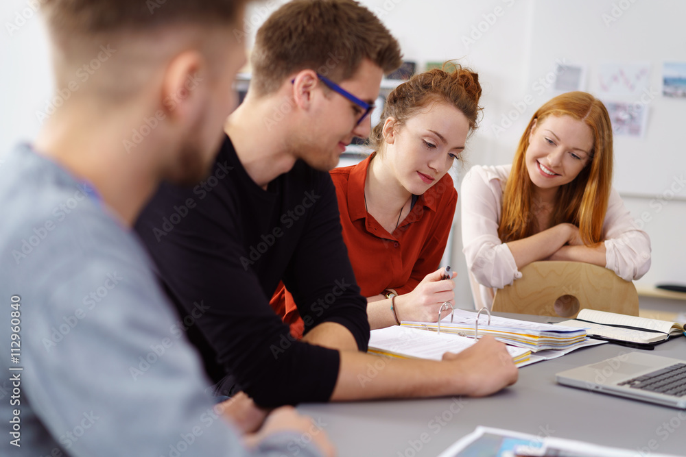 studenten lernen zusammen Stock-Foto | Adobe Stock