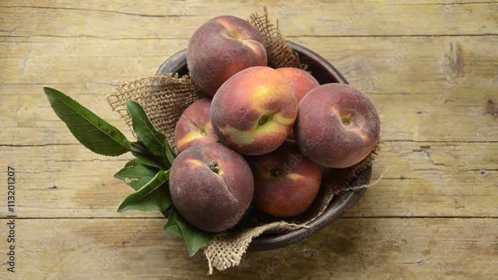 ᏆᏅ Prunus persica ატამი ژٕنُن ਆੜੂ Virsik Ferskentræ Breskev Peach Pesca ...