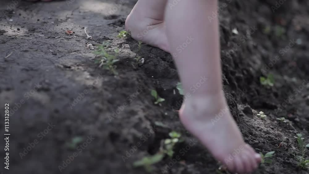 Baby Feets Makes First Walking Barefoot on the Ground 素材庫影片 | Adobe Stock