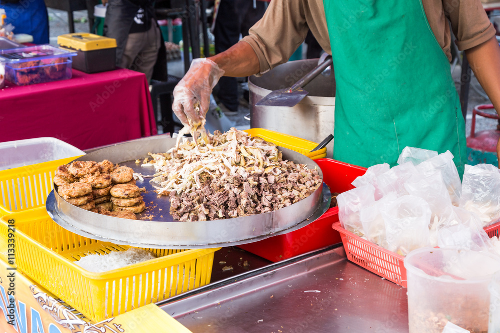 Street food bazaar in Malaysia for iftar during Ramadan fasting Stock ...