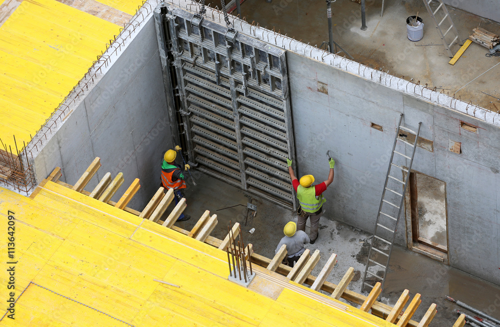 Demontage der Wandschalung Stock Photo | Adobe Stock