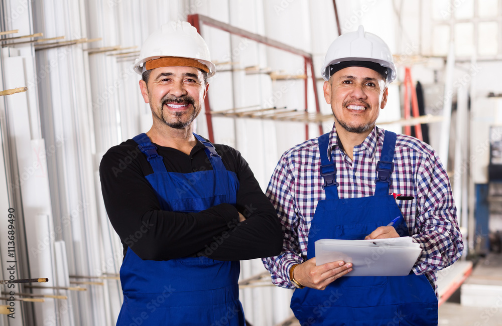Mechanical engineer inspecting the work of labour at factory Stock-Foto ...
