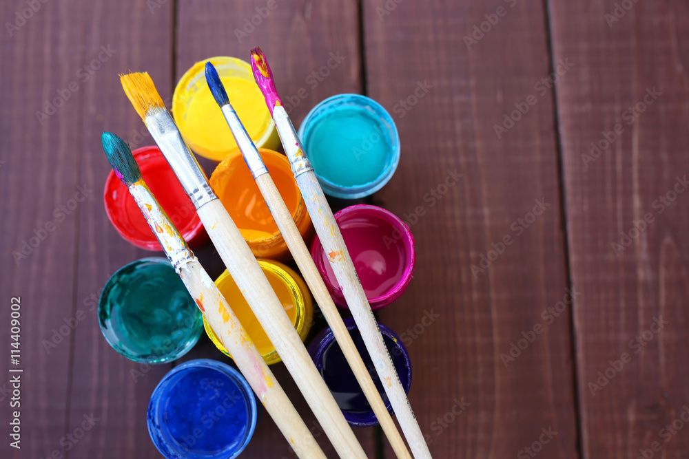 Multicolored plastic cans with paints. Artist workplace background. Art ...