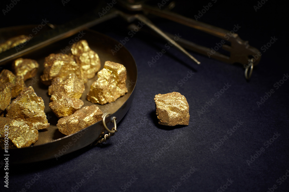 big gold nugget Stock Photo | Adobe Stock