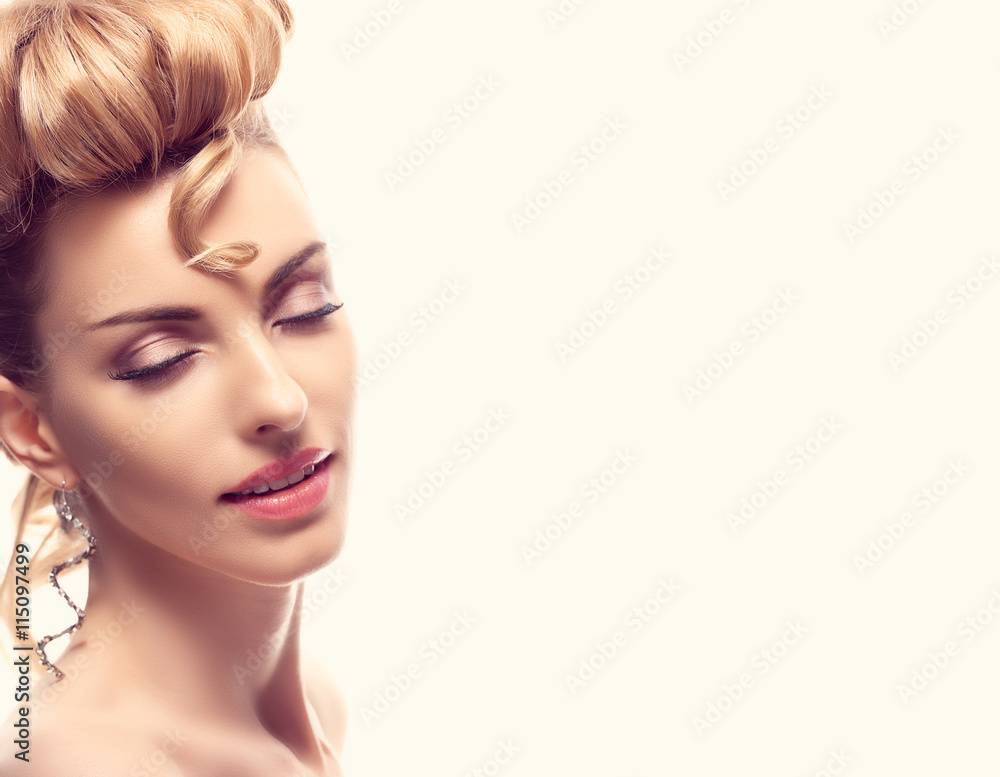 Fashion Natural Makeup Beauty Woman With Mohawk Hairstyle Blonde Nude Sexy Model Girl Shiny