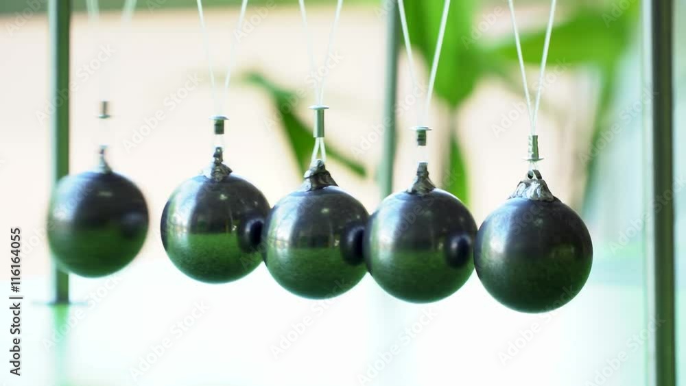 Stockvideon Newton's cradle: a pendulum with swinging metal spheres ...
