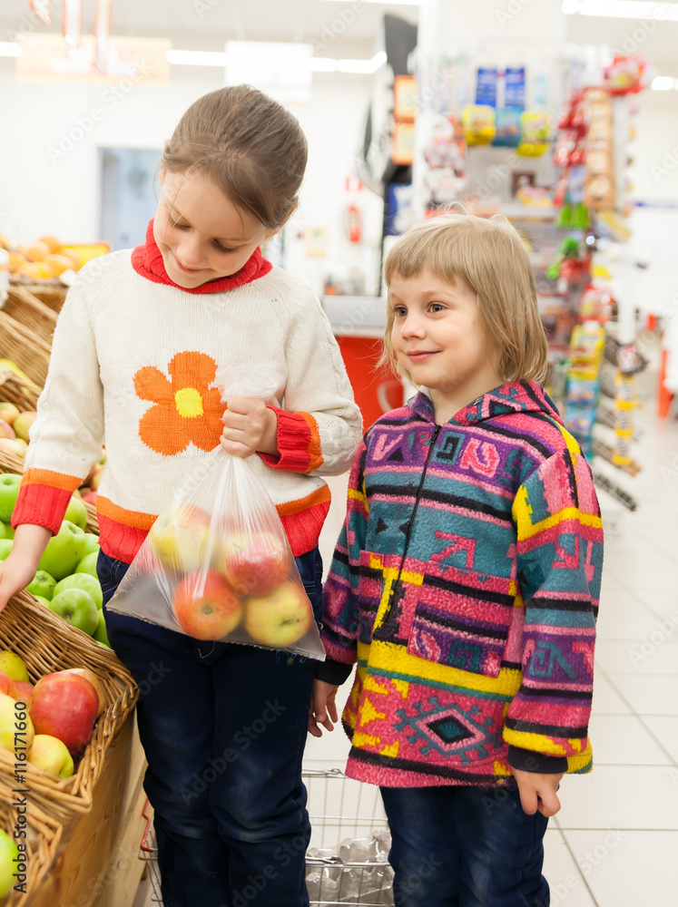 two girls at grocery store. Stock Photo | Adobe Stock