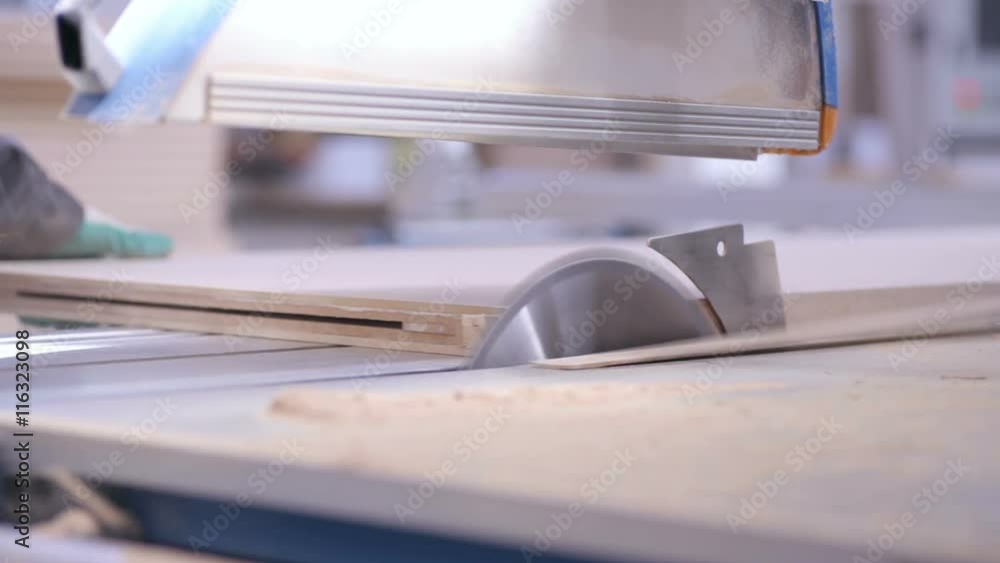 Wood cuttingon automated, robotic Table Circular Saw. 1080p Stock 비디오 ...