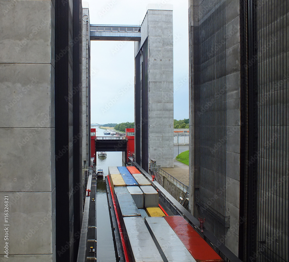 Ship hoist / ship lifter Stock-Foto | Adobe Stock