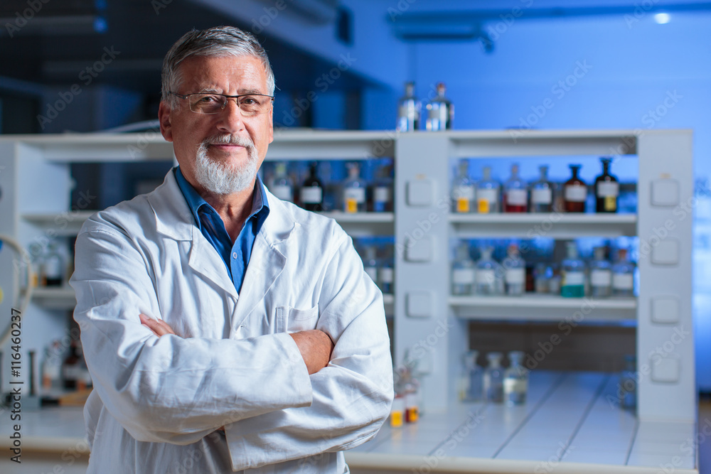 Senior chemistry professor/doctor in a lab Stock-Foto | Adobe Stock
