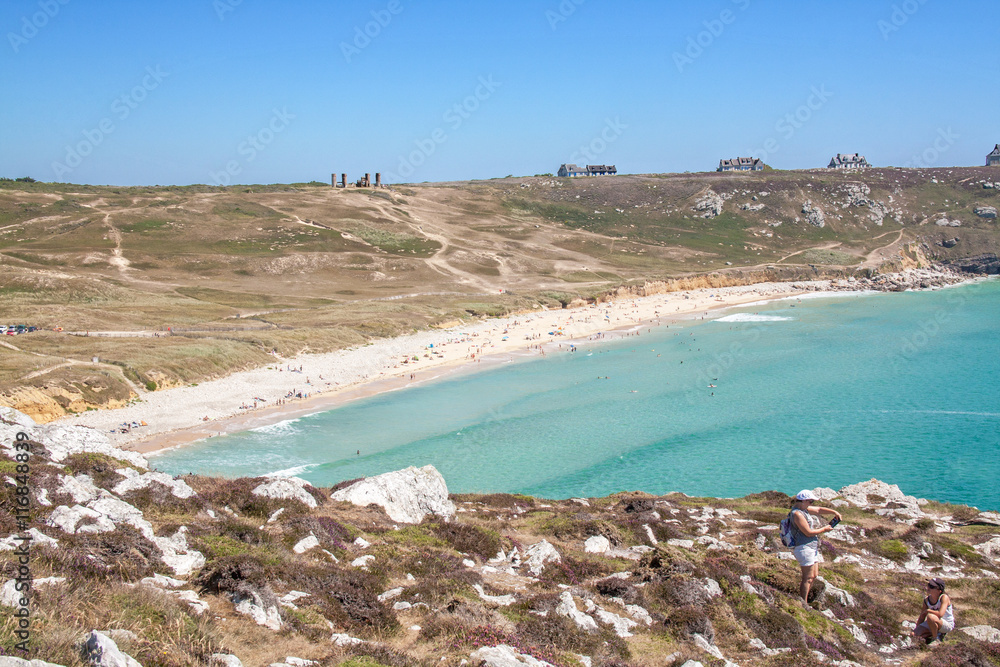 Camaret. La plage de Pen Hat, pointe de Toulinguet, presqu'île de ...