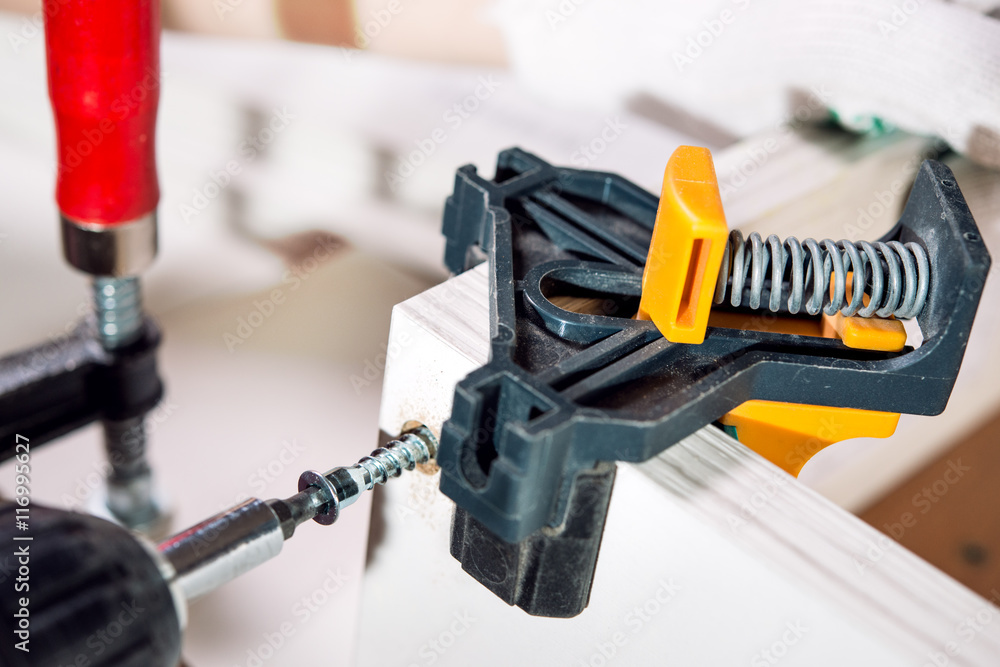 Furniture assembly of the box. Corner konfirmat to create a right angle ...