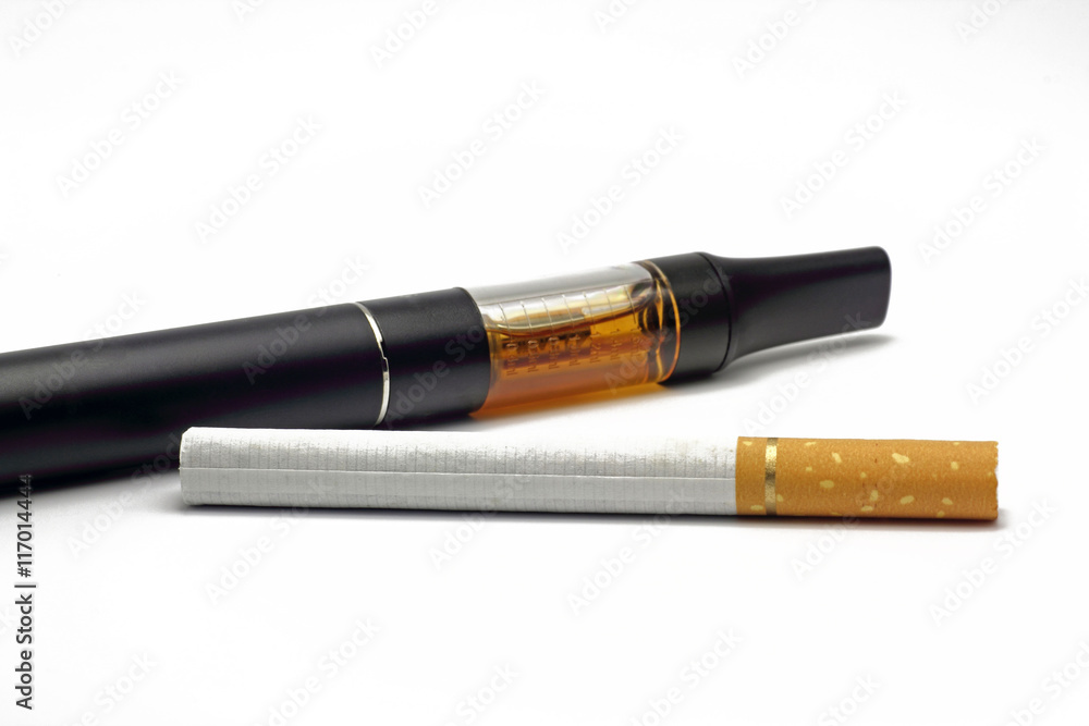 Zigarette und e-Zigarette Stock-Foto | Adobe Stock