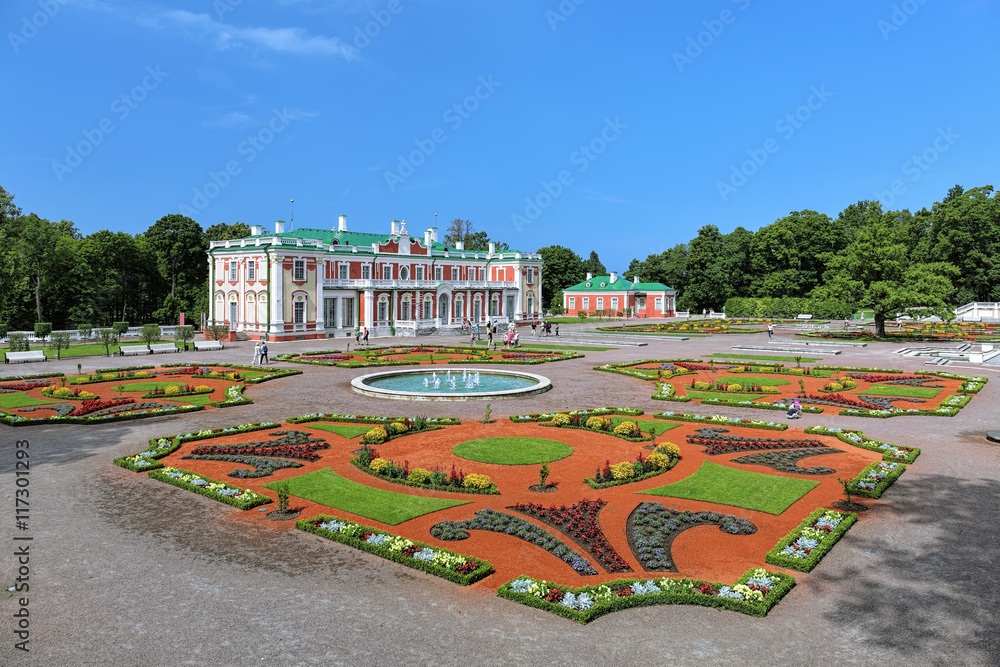 Kadriorg Palace and flower garden with fountains in Tallinn, Estonia ...