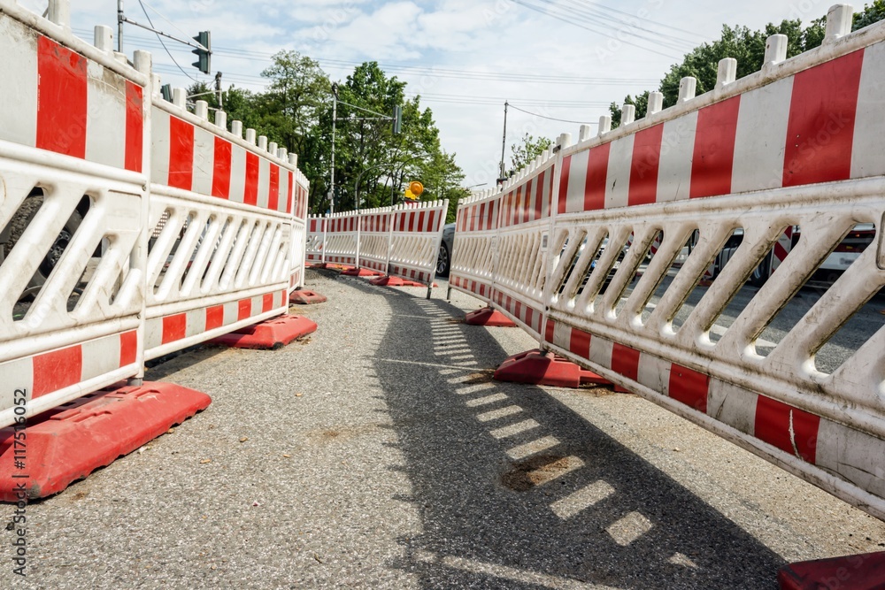 Straßenbau, Absperrung Stock-Foto | Adobe Stock