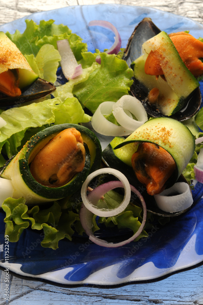 Fotografia do Stock: Rolls of zucchini and mussels Involtini di ...