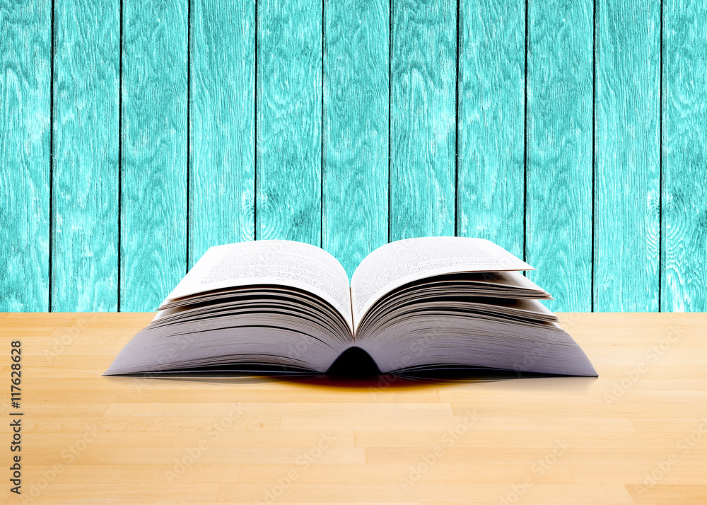 Aufgeschlagenes Buch Stock Photo | Adobe Stock