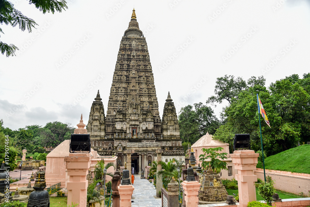 Entrance to Mahabodhi Temple Complex in Bodh Gaya, India Stock Photo ...