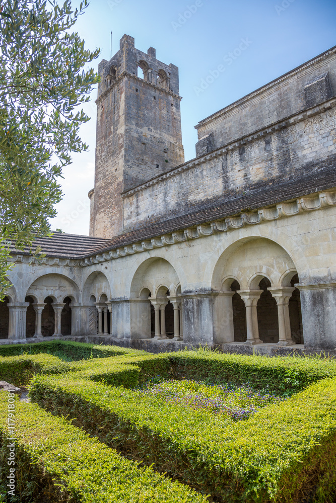 Foto de Cloître de la Cathédrale Notre-Dame-de-Nazareth à Vaison-la ...