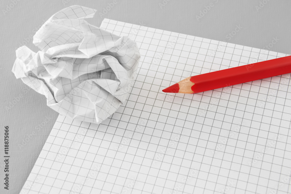 Schreibblock - Papier und Stift Stock-Foto | Adobe Stock