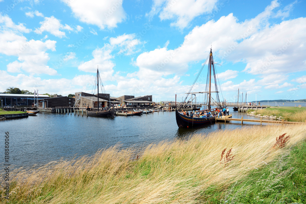 Hafen von Roskilde mit Blick auf Wikinger Museum Stock-Foto | Adobe Stock
