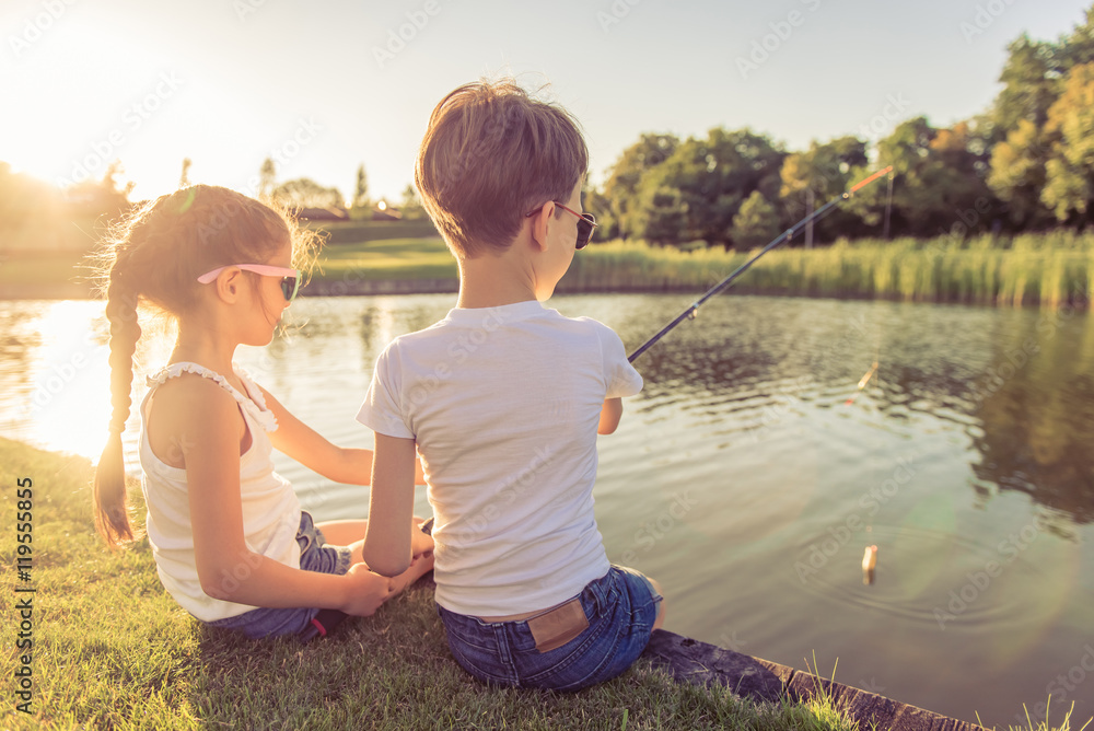 Kids catching fish Stock-Foto | Adobe Stock