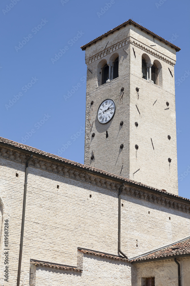 Foto Stock Torre campanaria, Duomo di Valvasone | Adobe Stock