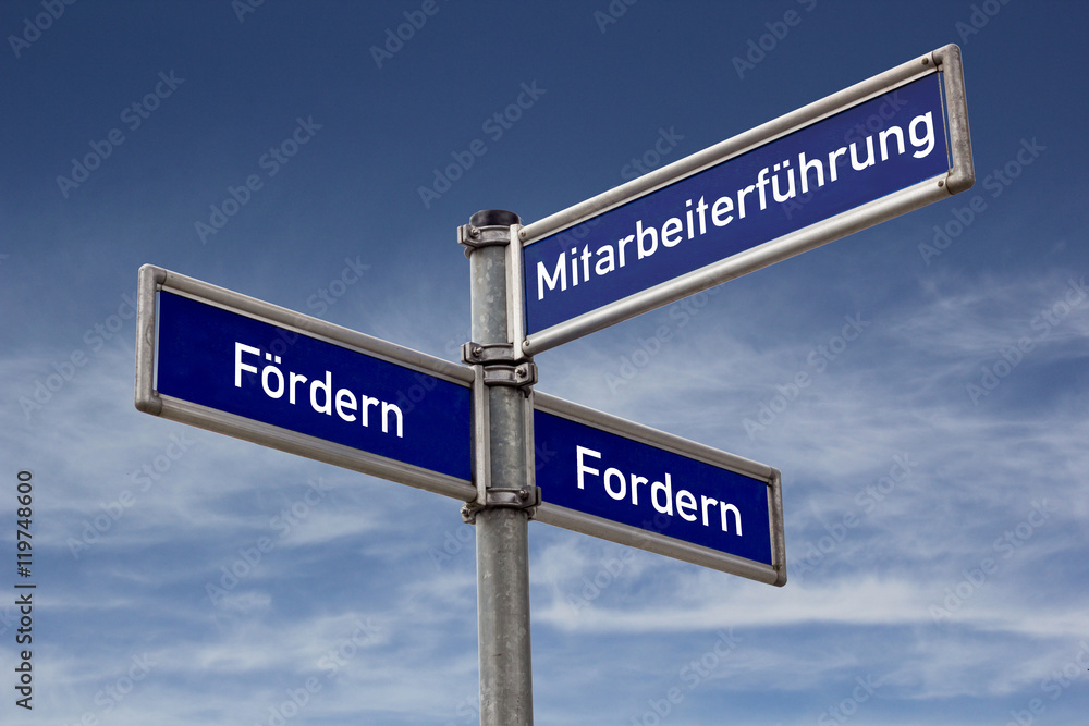 Wegweiser Mitarbeiterführung Fördern Fordern Stock-Foto | Adobe Stock