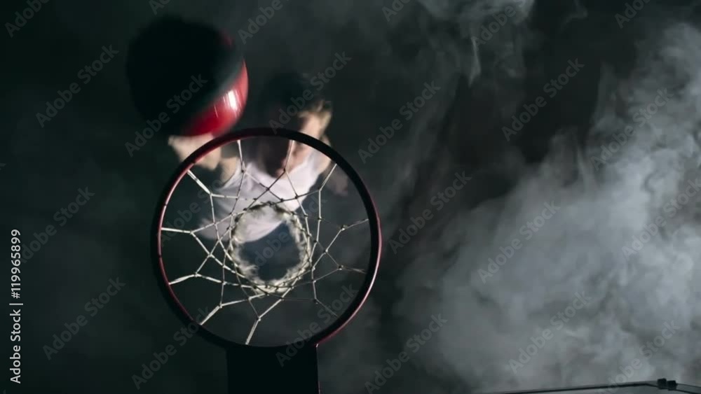 Vidéo Stock Directly above view of basketball player throwing ball into ...