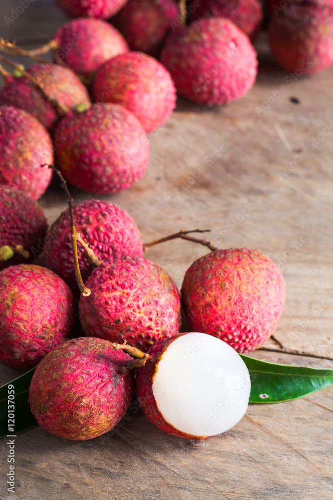 Lychee, Fresh lychee and peeled showing the red skin and white f Stock ...