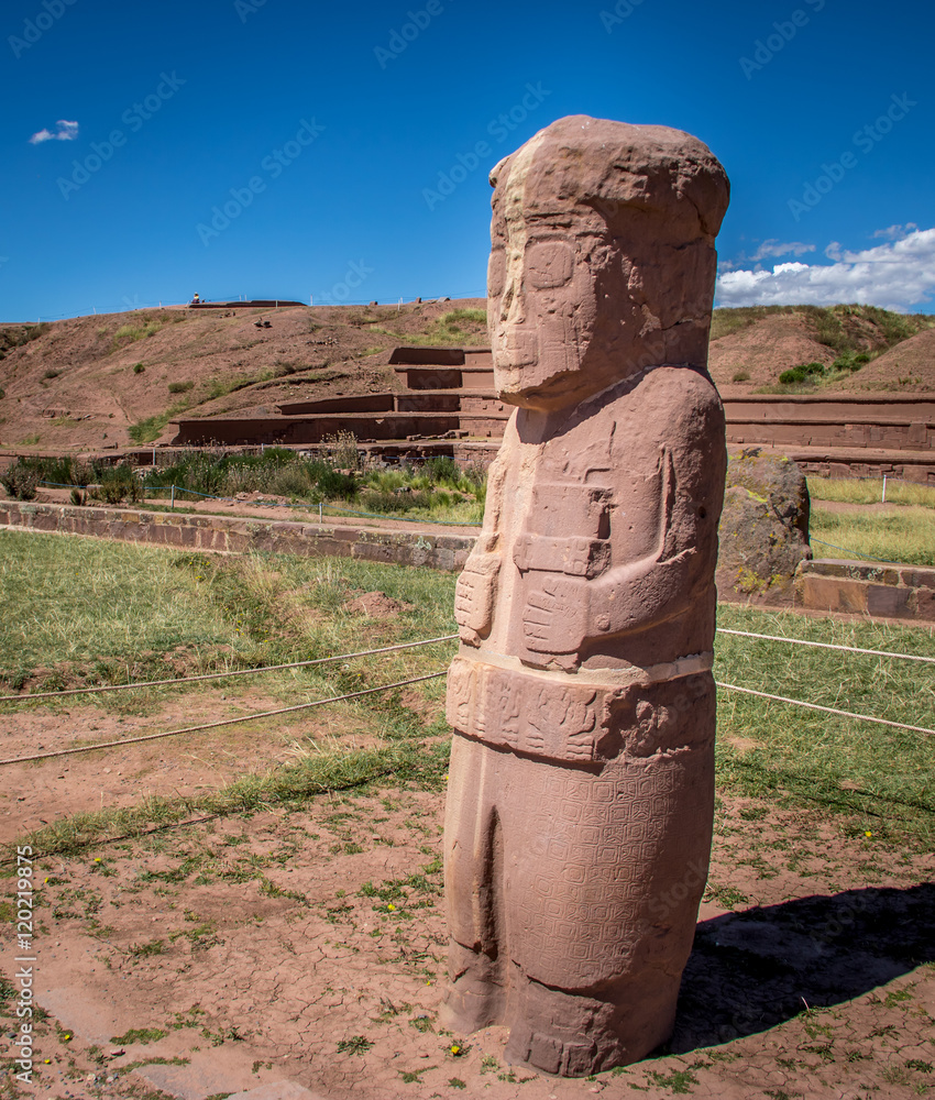 Ancient statue at Tiwanaku (Tiahuanaco), Pre-Columbian archaeological ...