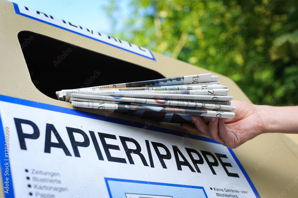 Altpapier recyclen Stock-Foto | Adobe Stock