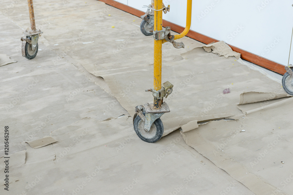 wheel of scaffolding in construction. Building interior backgrou Stock ...