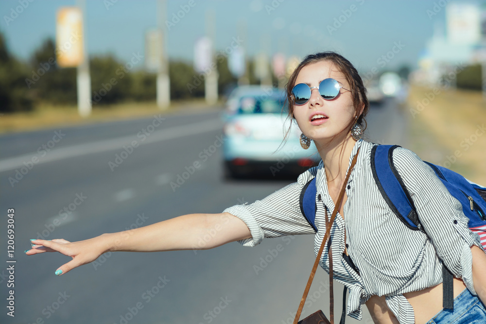 Travel Woman Hitchhiking Beautiful Young Female Hitchhiker Stock Foto Adobe Stock