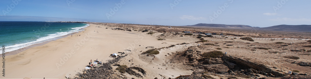 Fuerteventura, Isole Canarie: vista panoramica della Playa del Castillo ...