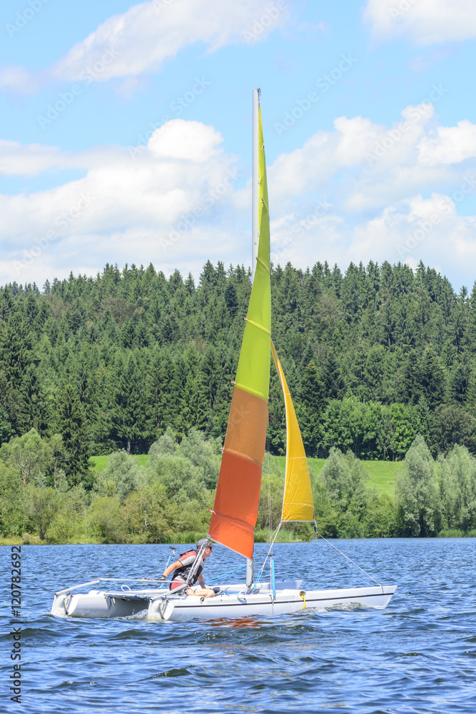 Segeln mit einem Katamaran Stock-Foto | Adobe Stock