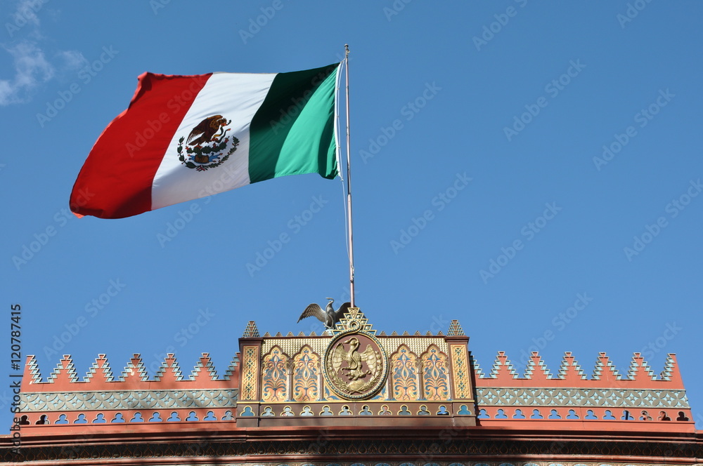 Mexican flag waiving at the Kiosco Morisco de Santa Mari­a la Ribera ...