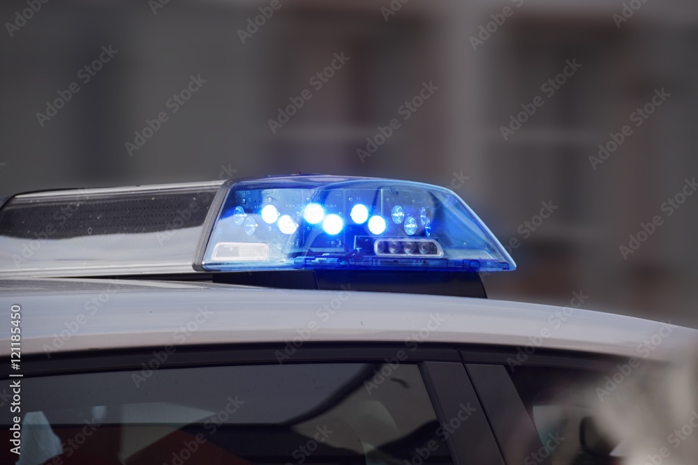 Polizeiauto mit eingeschaltetem Blaulicht Stock Photo | Adobe Stock
