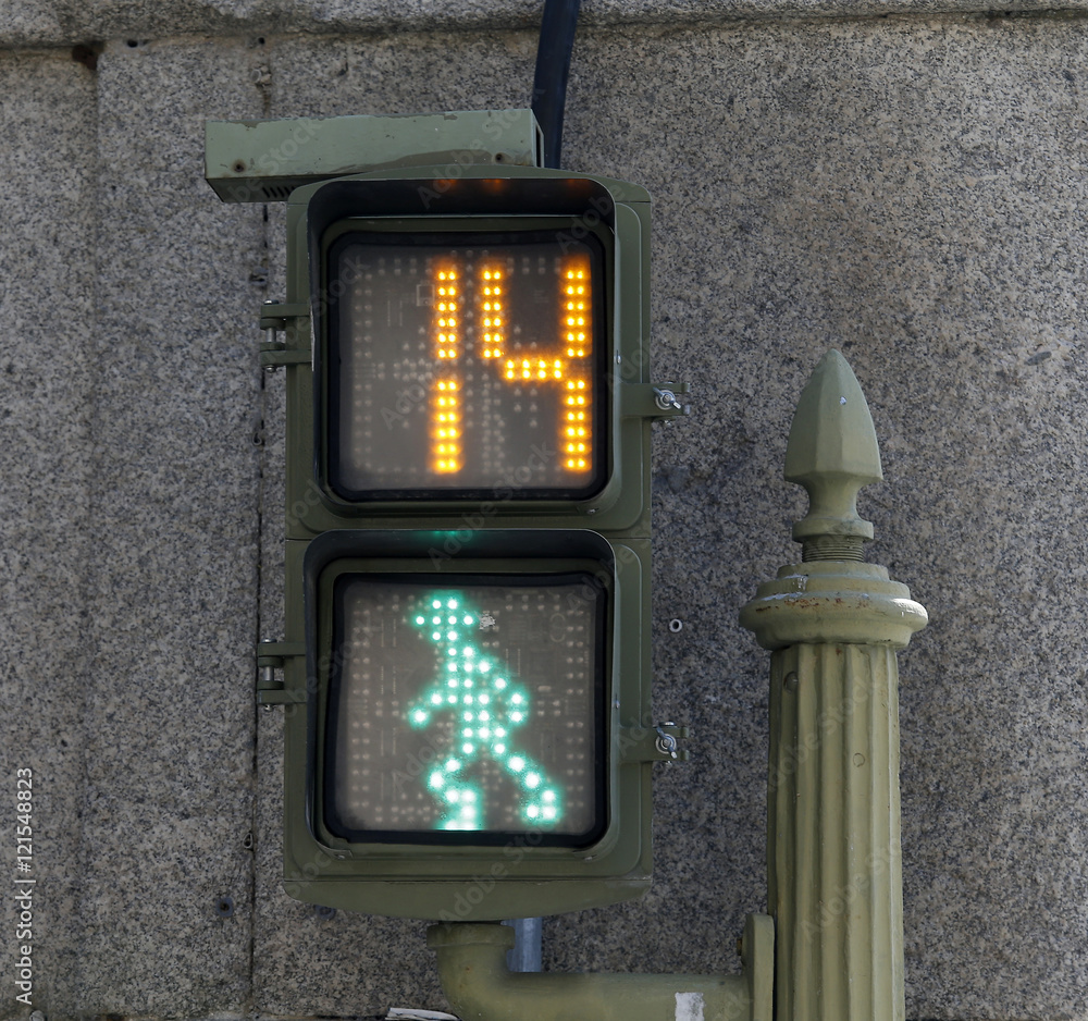 SEMAFORO CON INDICADOR DE TIEMPO PARA CAMBIARSE DE COCHES A PEATONAL ...