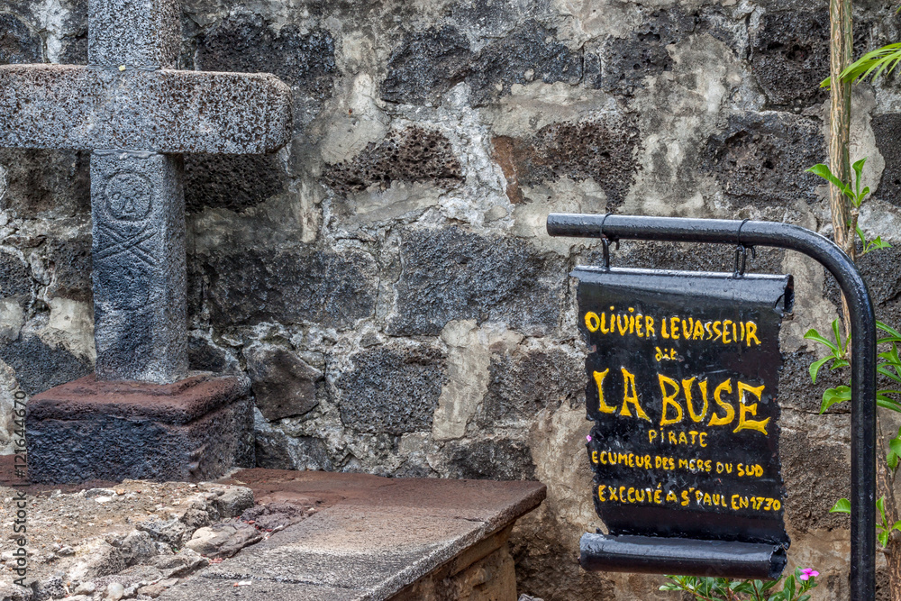 La tombe de la Buse au cimetière marin Cimetière marin à Saint-Paul ile ...