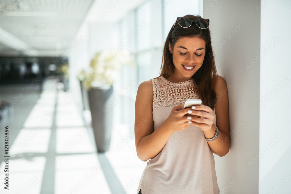 Texting with clients Stock 写真 | Adobe Stock