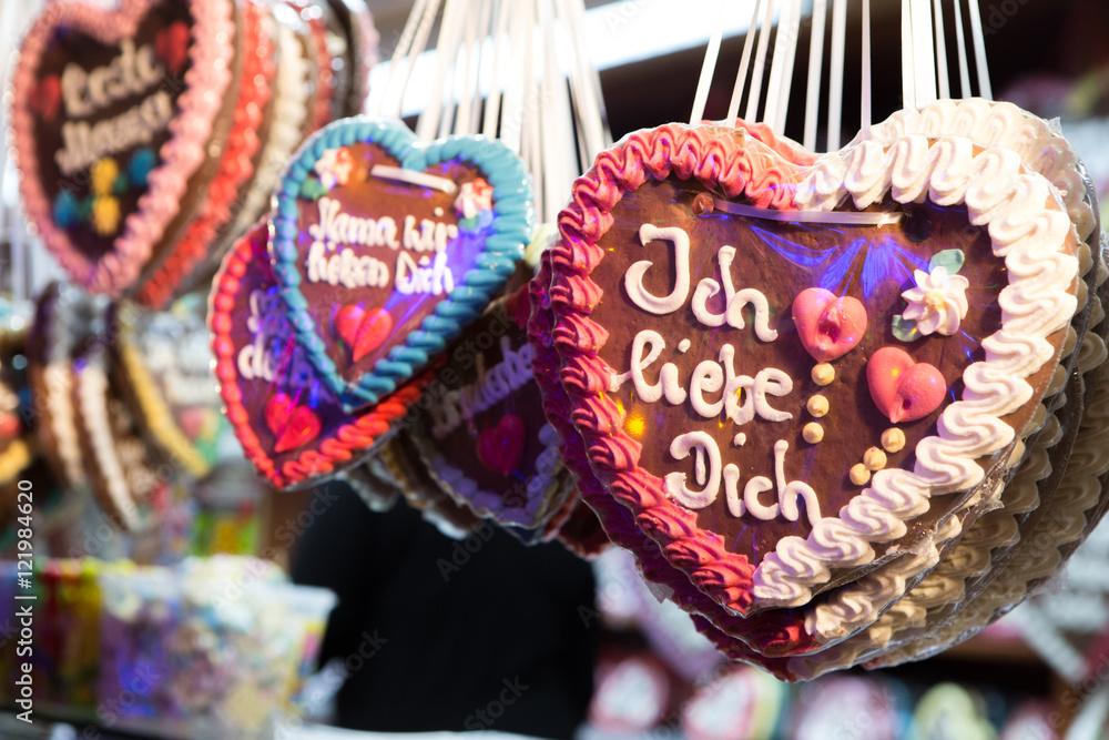 Fotografia do Stock: Ich Liebe Dich Lebkuchen Herzen auf der Wiesn oder ...